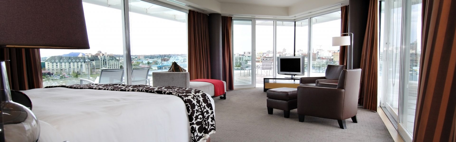 Luxury 5 Star Hotel Suites - Inn at Laurel Point